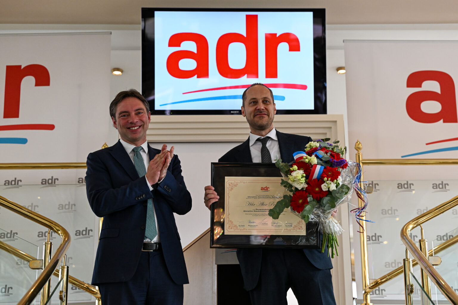 Alex Penning am Staatsrot! Alles Guddes a vill Erfolleg! – adr Webseite